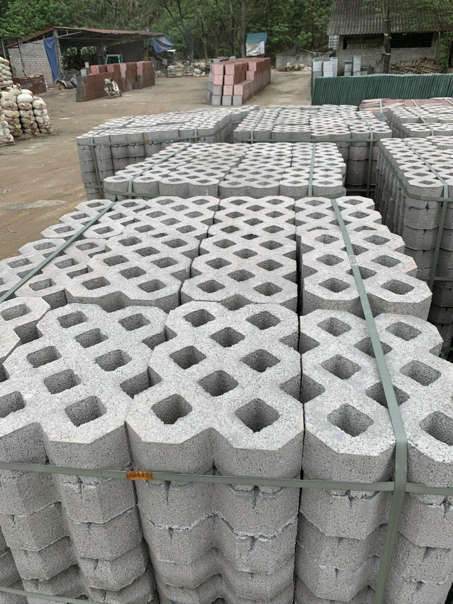 Gạch bê tông trồng cỏ,gạch ốp mái taluy các loại- Hạ tầng Bắc Việt